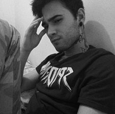 Modelka zacksullivan - profilová stránka a informace